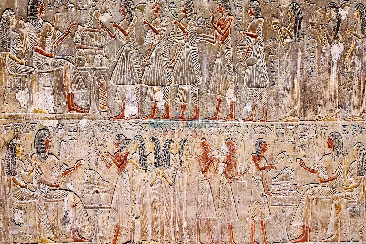 The Politics of Ancient Egypt: Pharaohs, Bureaucracy, and Divine Kingship